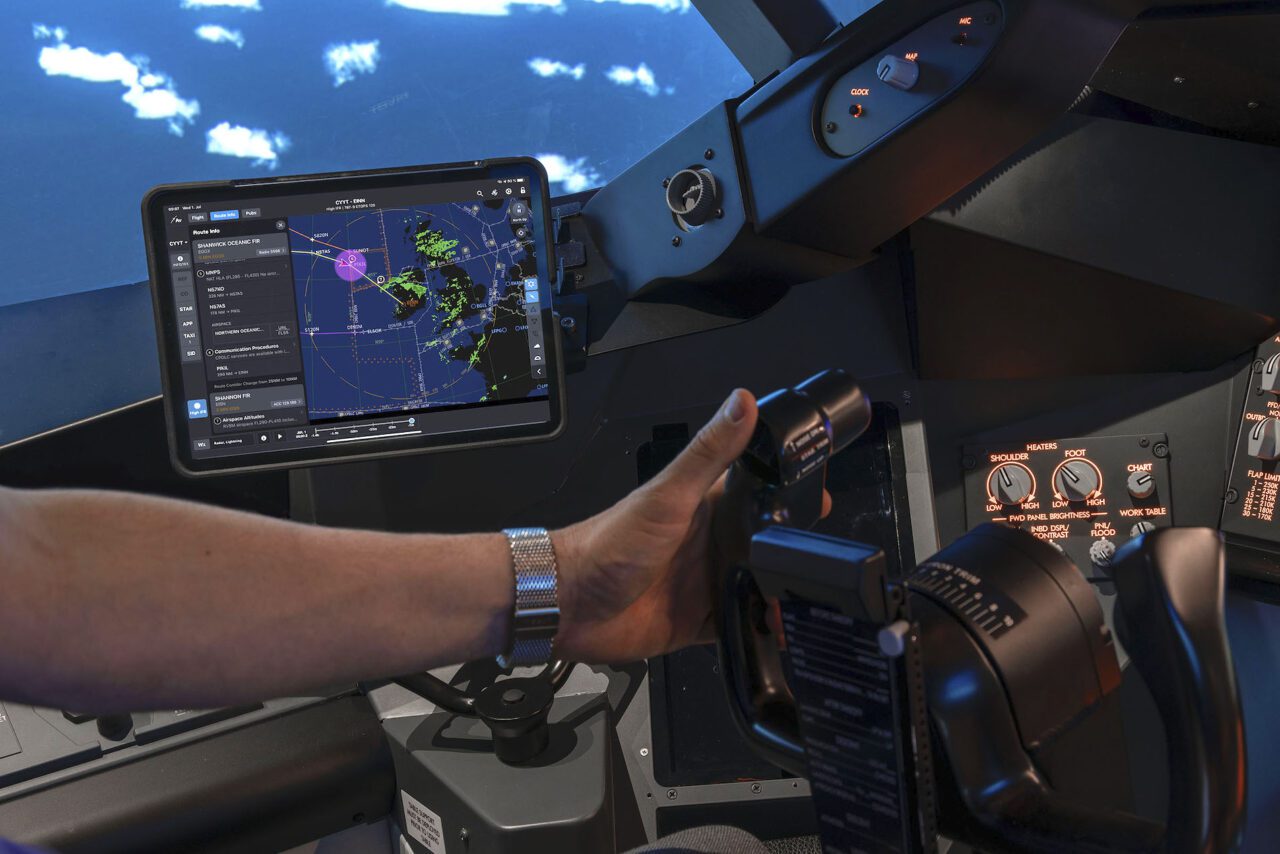 More Airlines Sign Up for Boeing Digital Apps and Services at ...