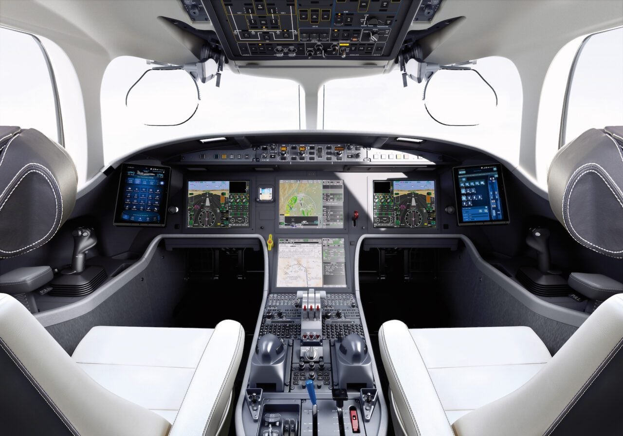 Dassault Falcon 8X Dual Head-Up Display Installation Certified by EASA ...