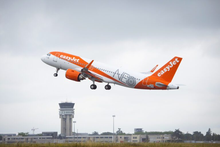 EasyJet Starts In-Flight AirFi Trial, Adds Descent Profile Optimization ...