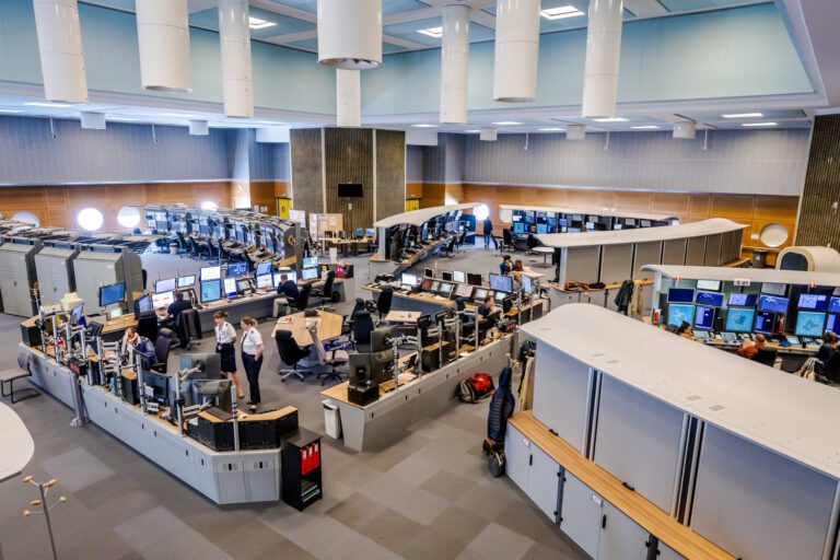 4-FLIGHT Air Traffic Control System Implemented in France - Avionics ...